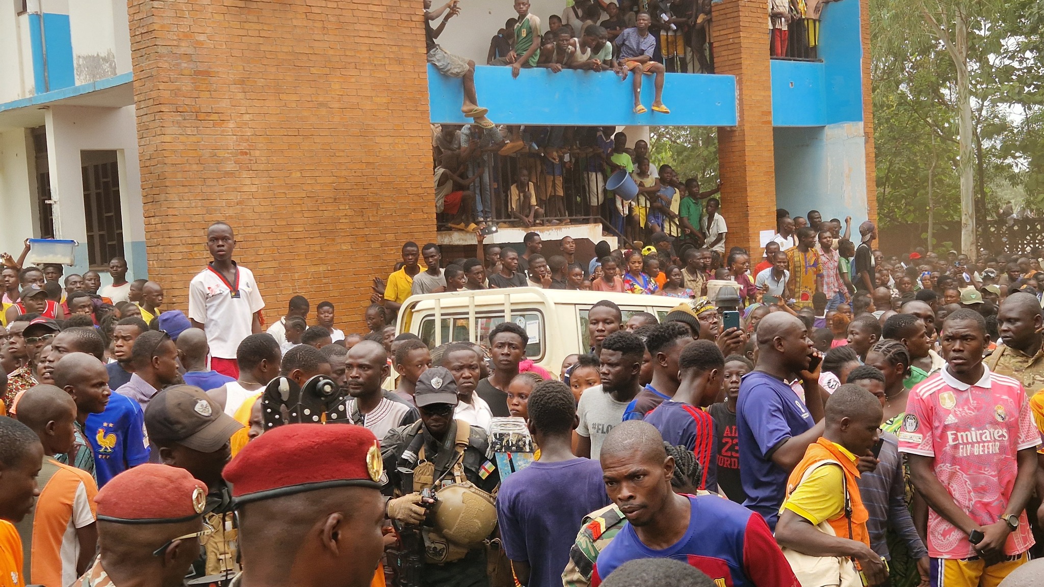 Drame au lycée Boganda à Bangui: un transformateur de l’ENERCA explose ...